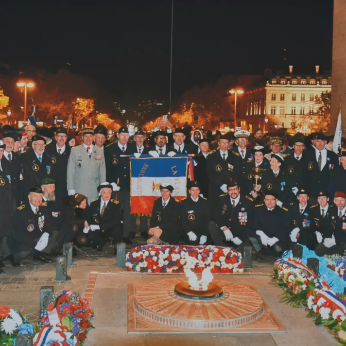 arc de triomphe flame