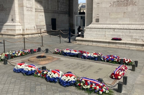 arc de triomphe flame